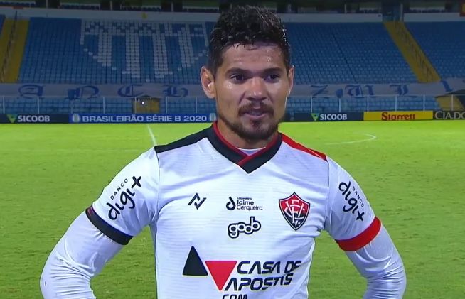 Léo Ceará valoriza ponto ganho diante do Avaí: ‘a gente não se entregou ...