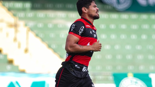 Artilheiro, Léo Ceará valoriza empenho do Vitória: ‘valeu pela entrega ...