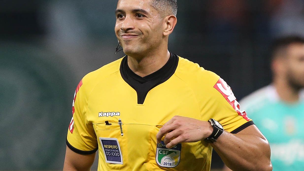 Felipe Fernandes de Lima apita Inter x Vitória