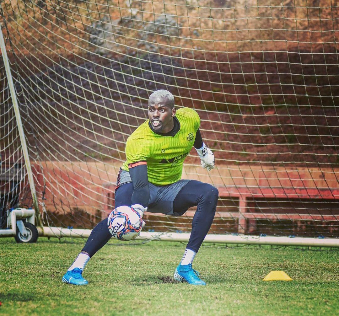 Vitória cede goleiro por empréstimo a time dos EUA