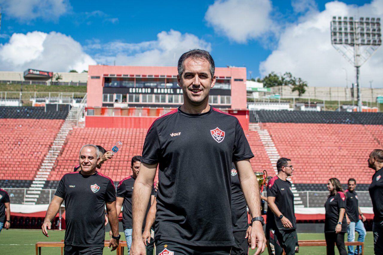 Léo Condé exalta campanha do Vitória na Série A - Arena Rubro-Negra